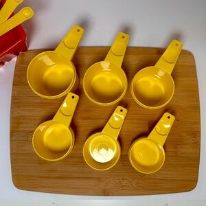 Tupperware | Kitchen | Vintage Tupperware Measuring Cups Spoons Set ...